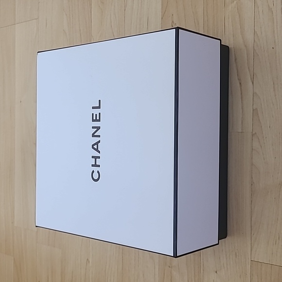 CHANEL | Party Supplies | Chanel Black White Empty Signature Gift Box ...